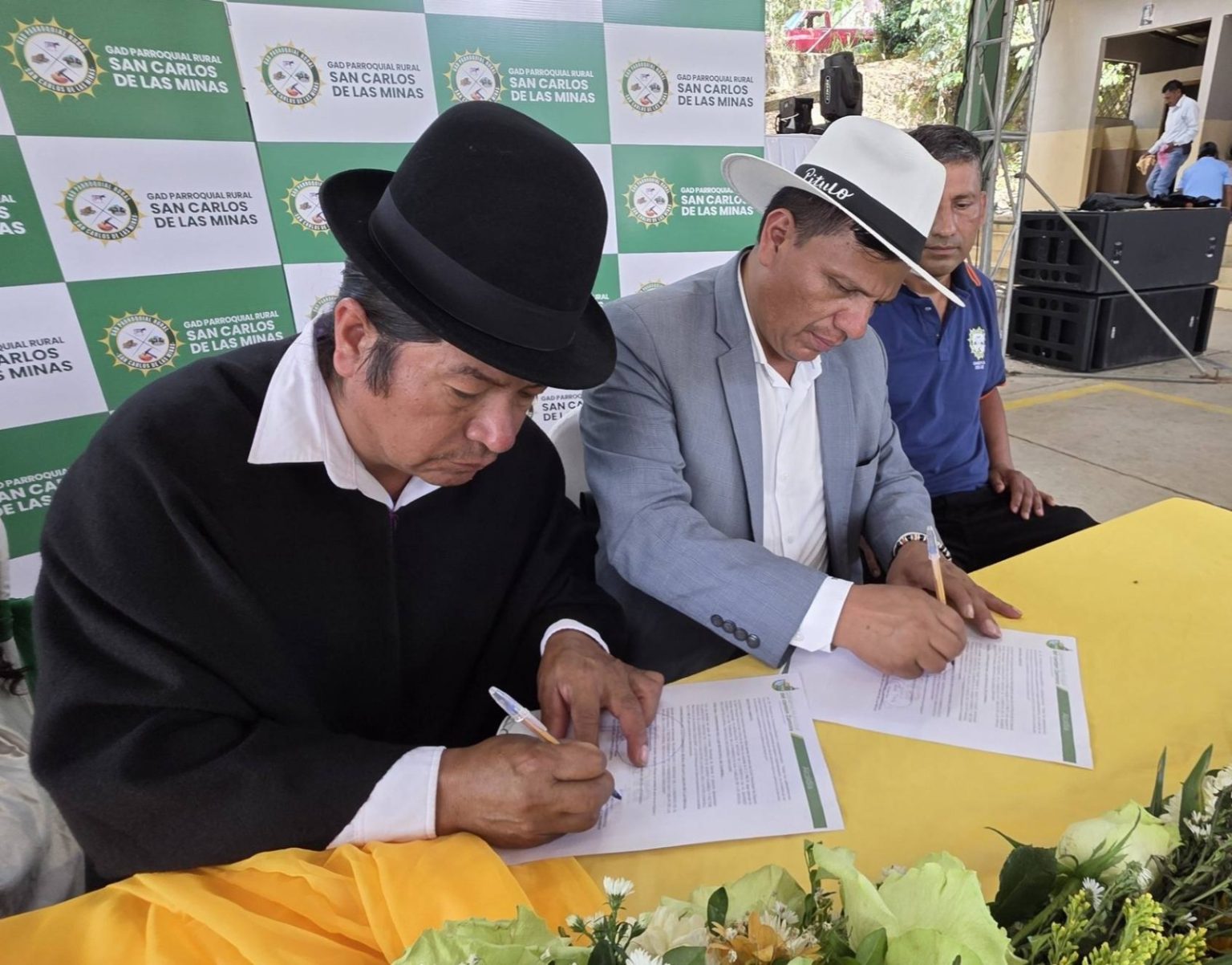 En San Carlos de las Minas, el alcalde de Zamora firmó tres convenios y ...